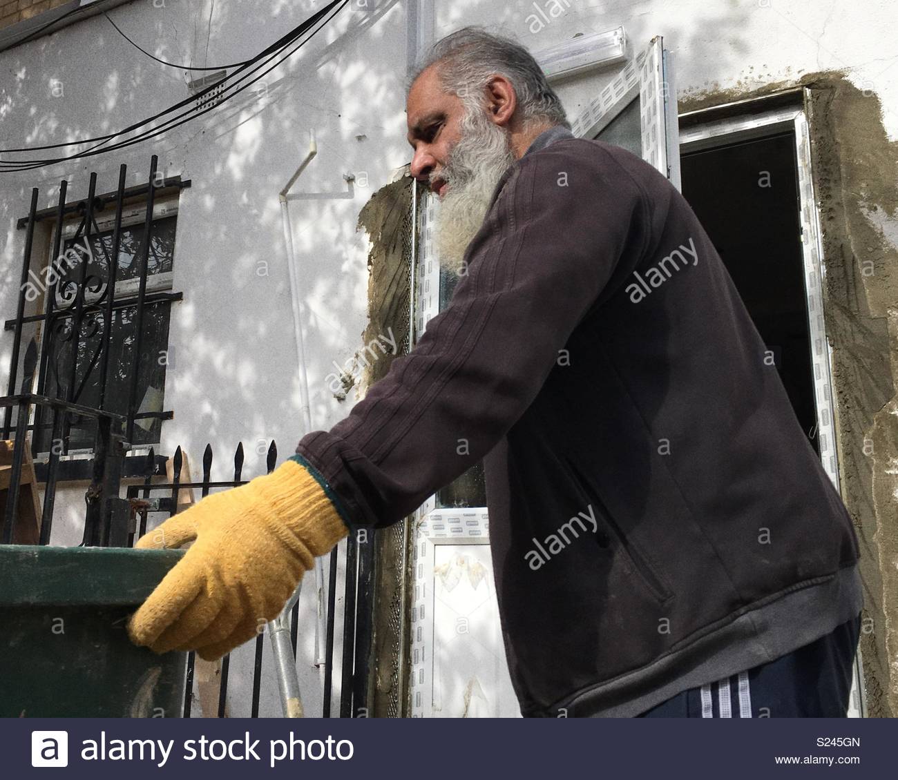 Dustbin Man Stock Photos & Dustbin Man Stock Images - Alamy