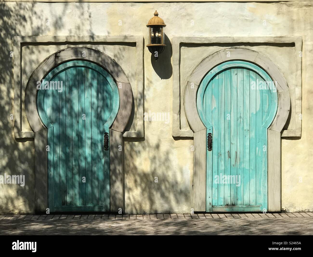 Light blue doors hi-res stock photography and images - Alamy