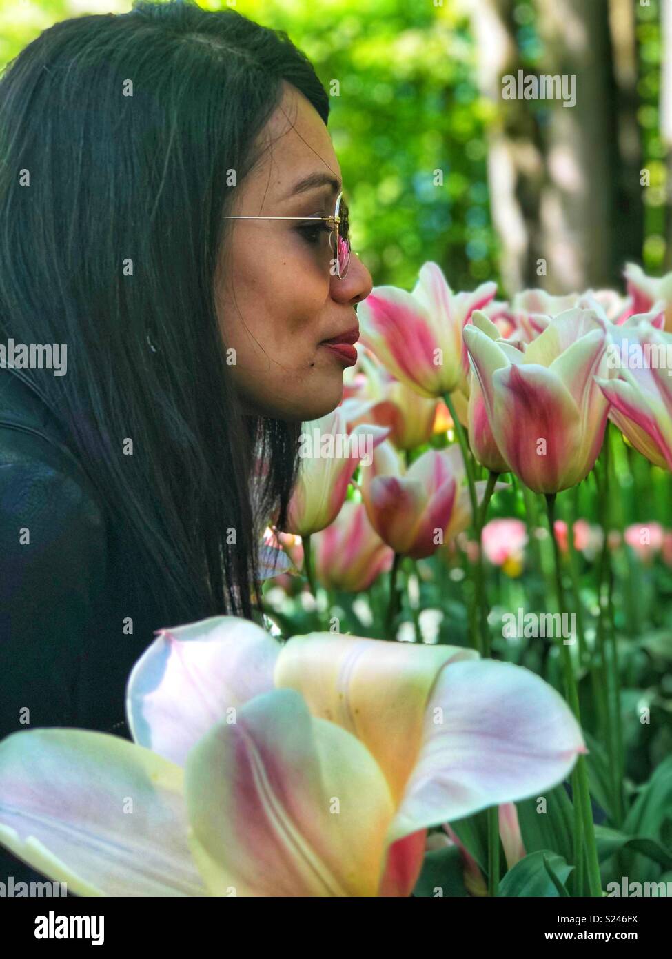 Lady smelling hi-res stock photography and images - Alamy