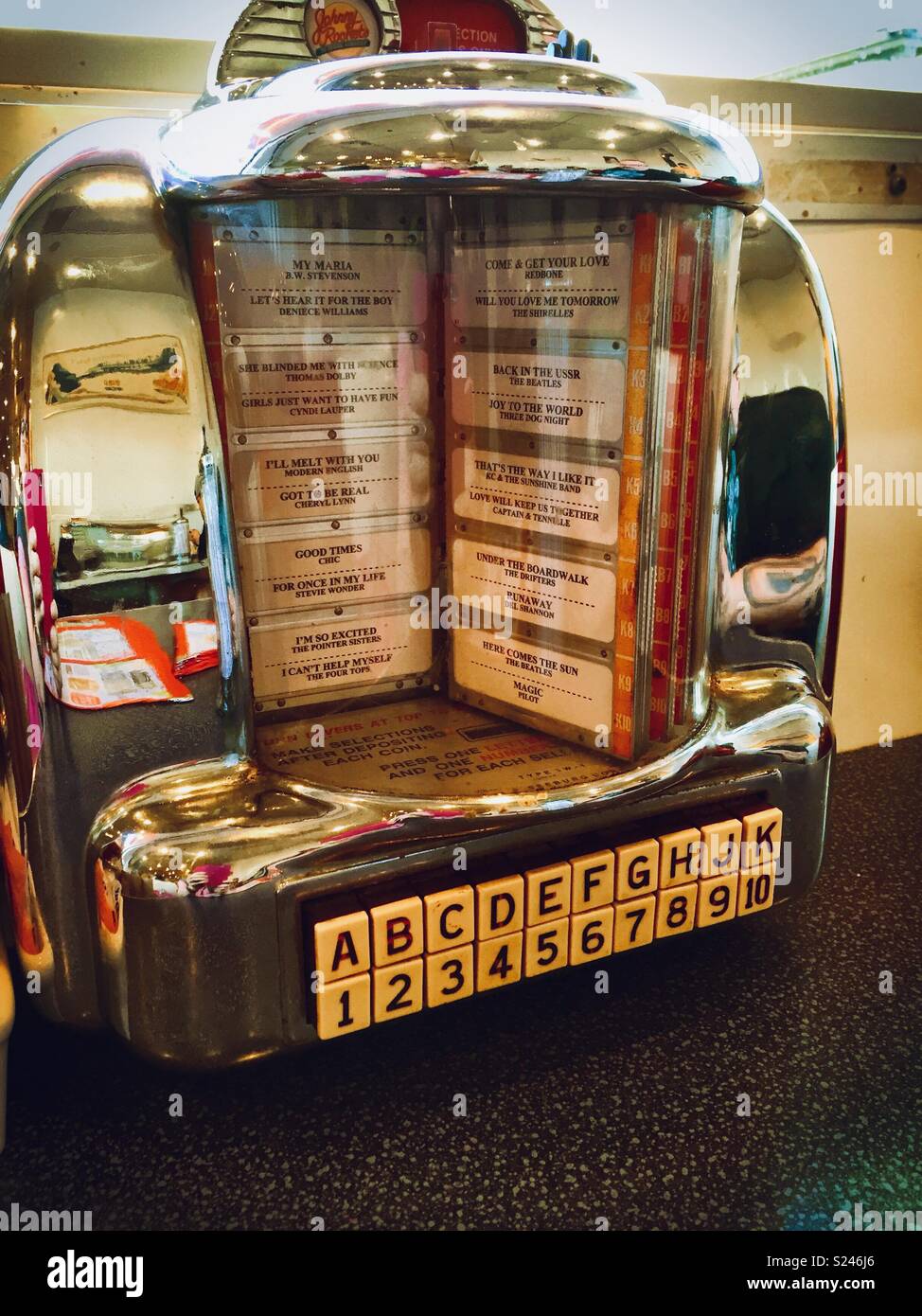 Diner jukebox hi-res stock photography and images - Alamy