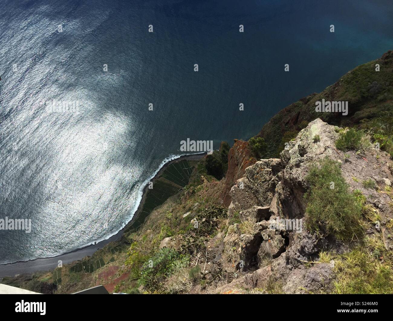 Looking down over cliff edge hi-res stock photography and images - Alamy