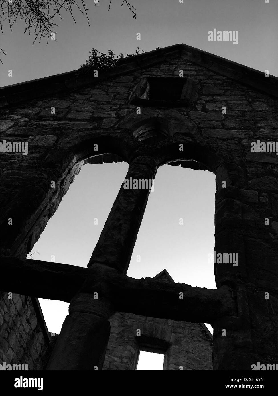 Empty windows hi-res stock photography and images - Alamy