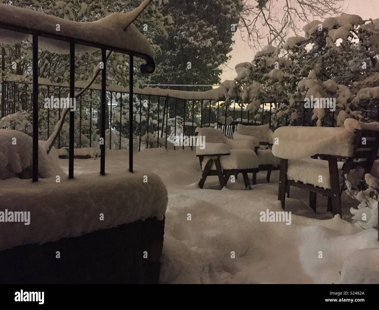 Garden with deep snow Stock Photo - Alamy