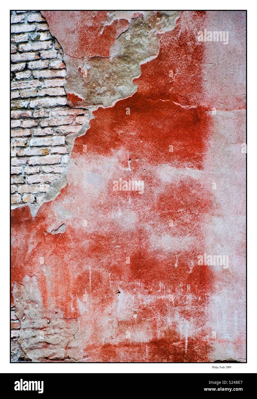 Decaying brick wall hi-res stock photography and images - Alamy