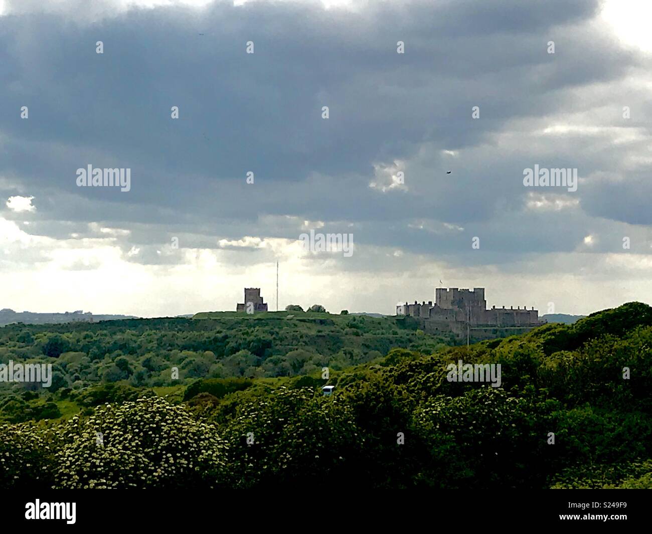 White cliffs dover castle hi-res stock photography and images - Alamy