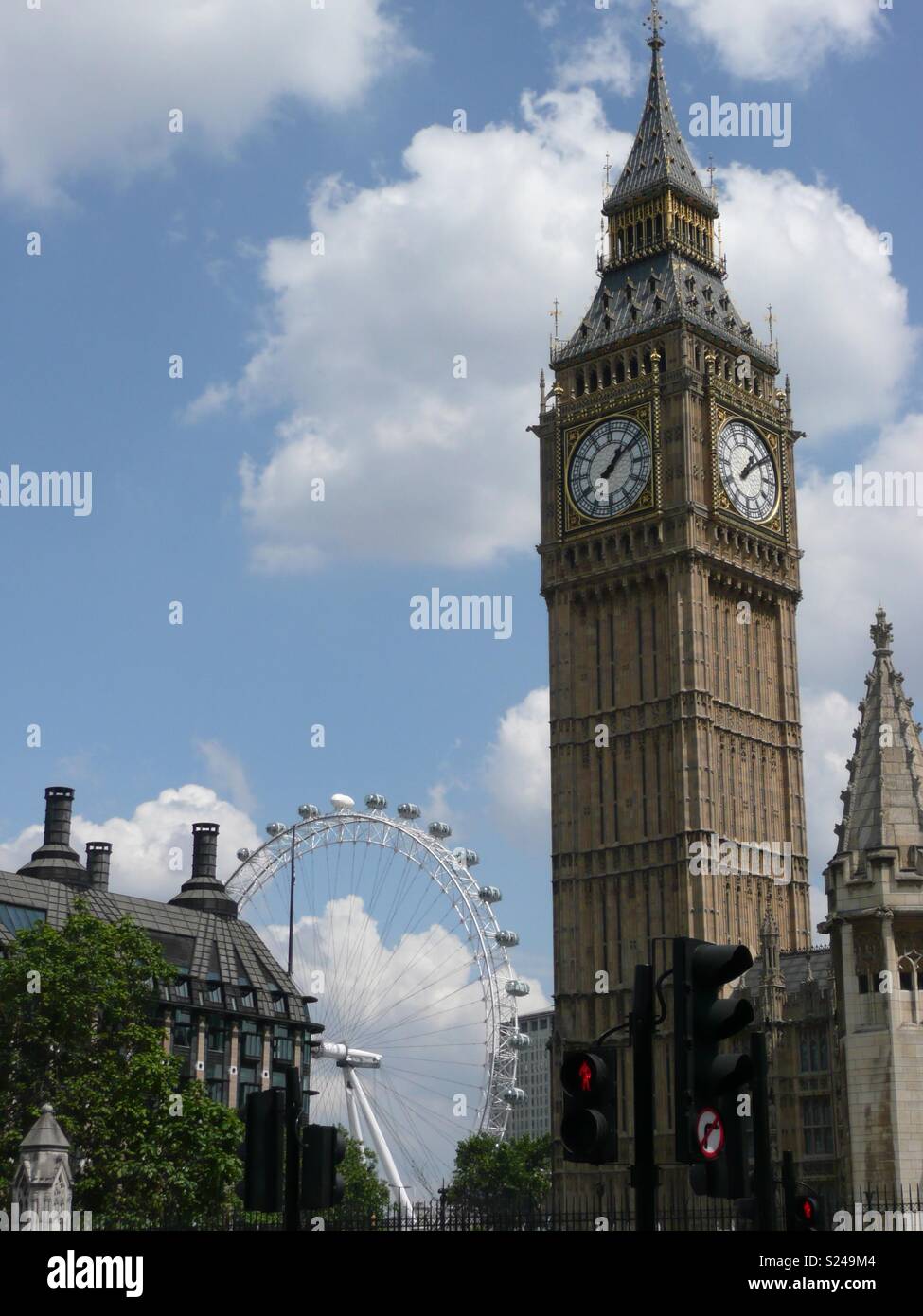 Big ben london eye hi-res stock photography and images - Alamy