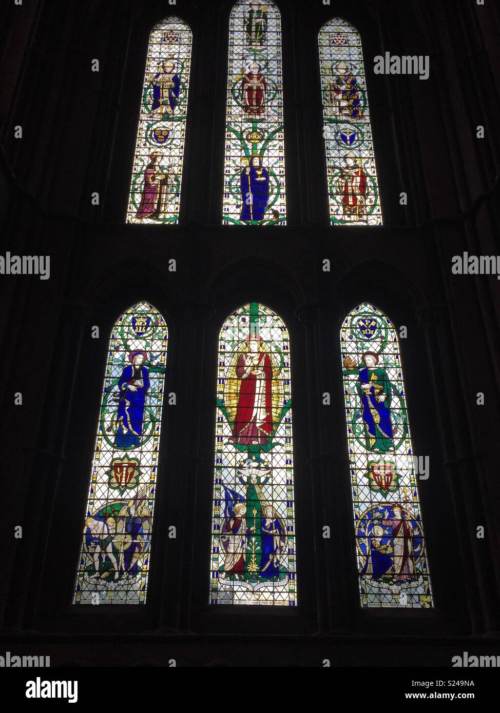 Worcester cathedral window hi-res stock photography and images - Alamy