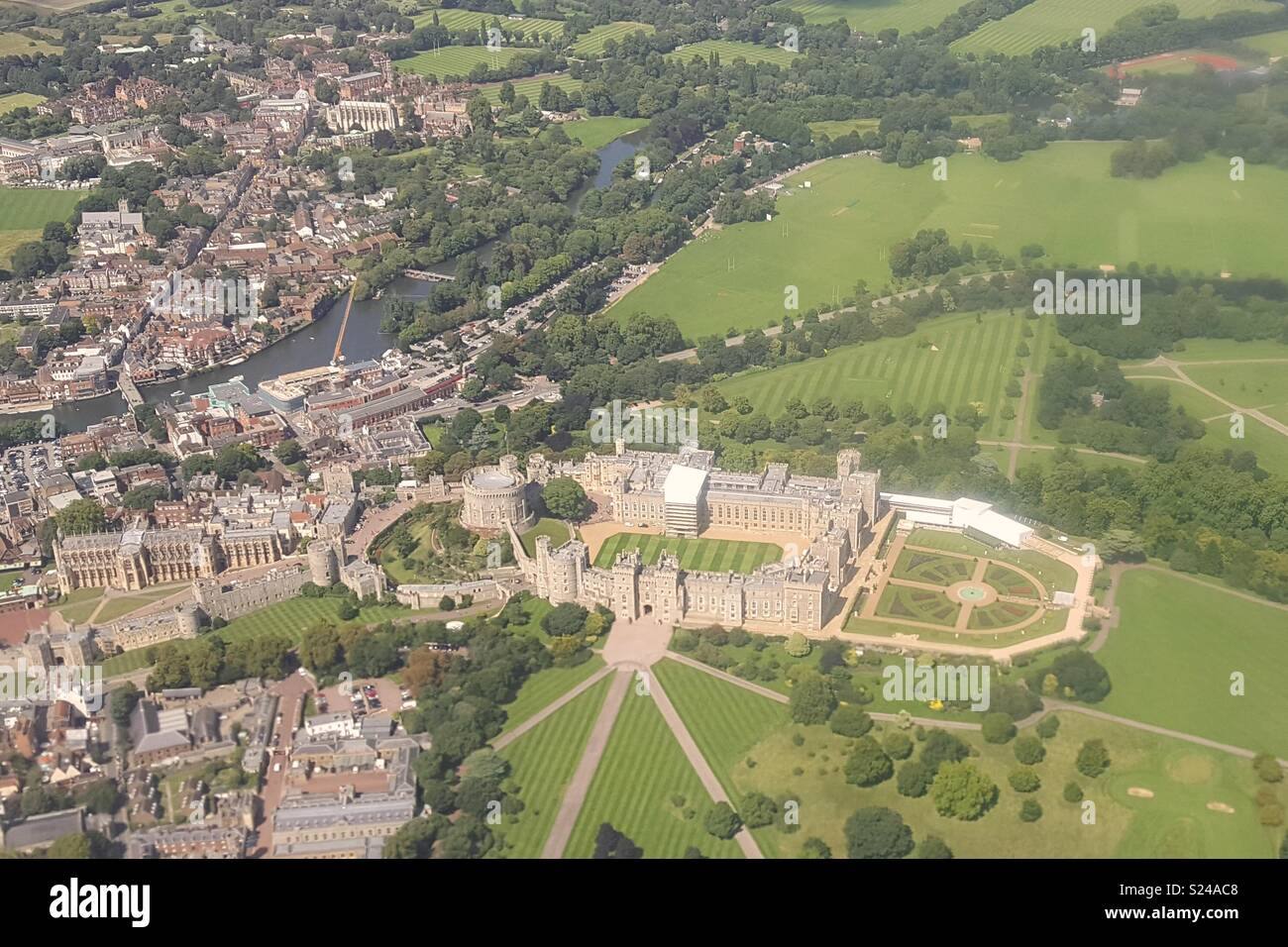 Windsor castle aerial hi-res stock photography and images - Alamy