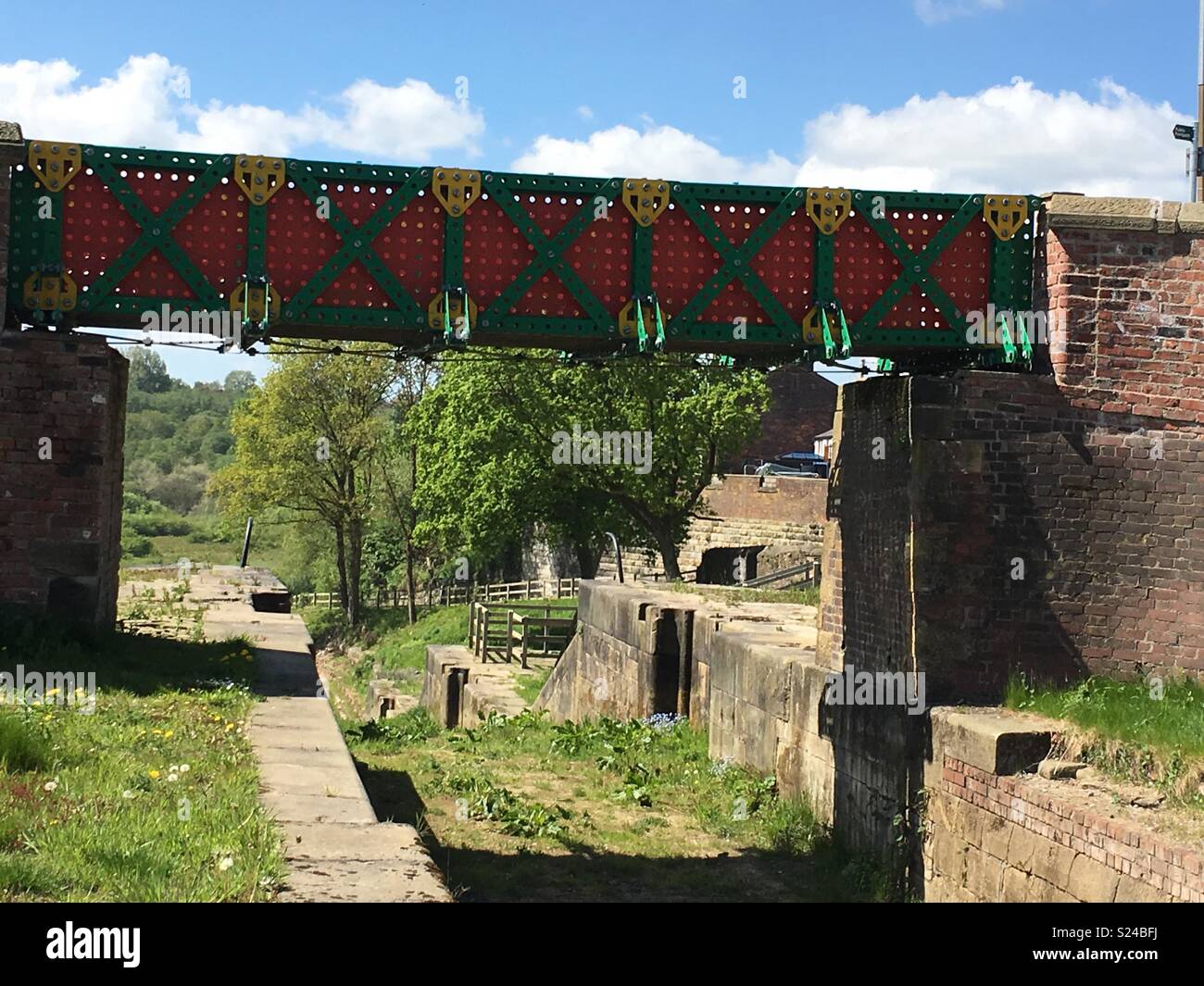 Meccano bridge hi-res stock photography and images - Alamy