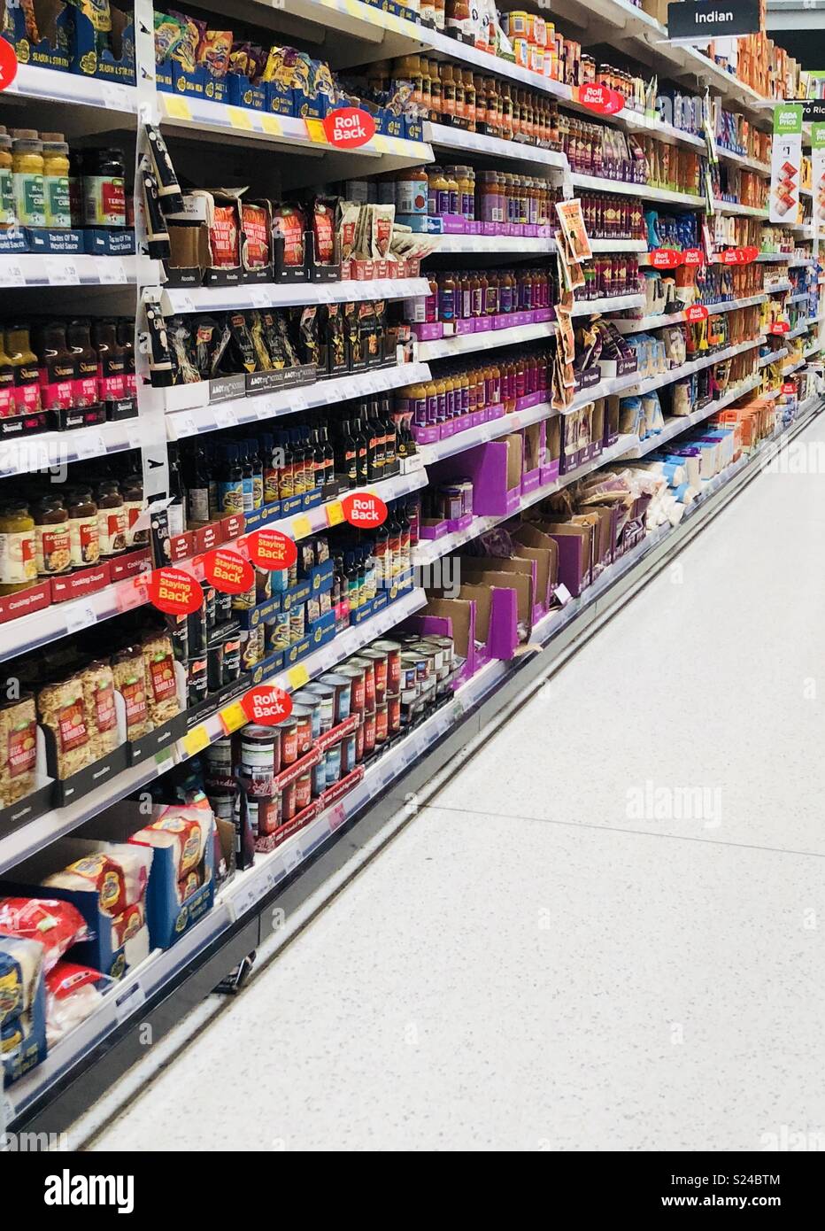 Supermarket shopping aisle Stock Photo - Alamy