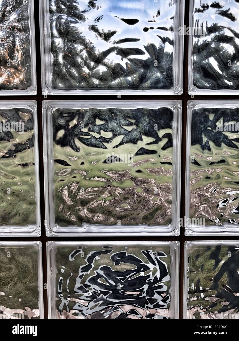 Crinkled glass hi-res stock photography and images - Alamy