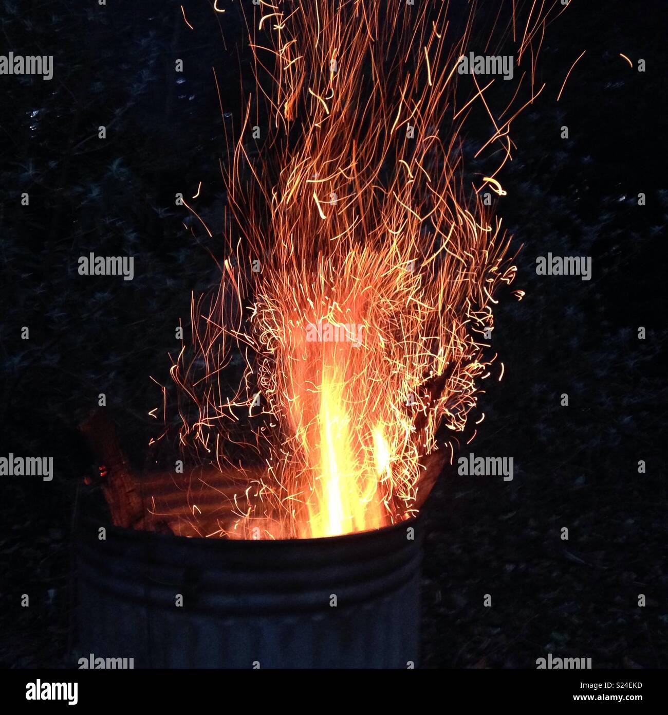 Sparks of fire hi-res stock photography and images - Alamy