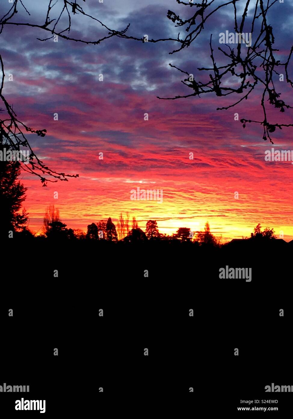 Red morning sky hi-res stock photography and images - Alamy