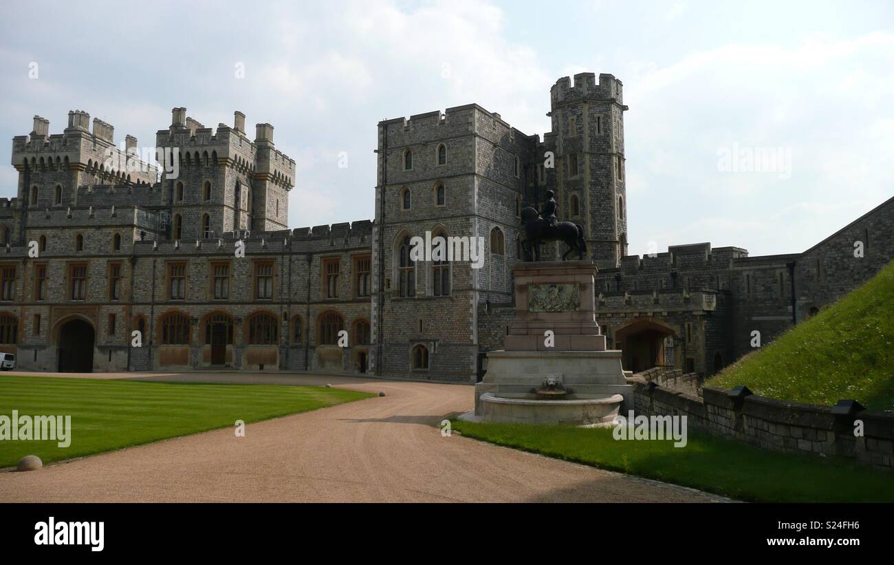 Windsor castle grounds hi-res stock photography and images - Alamy