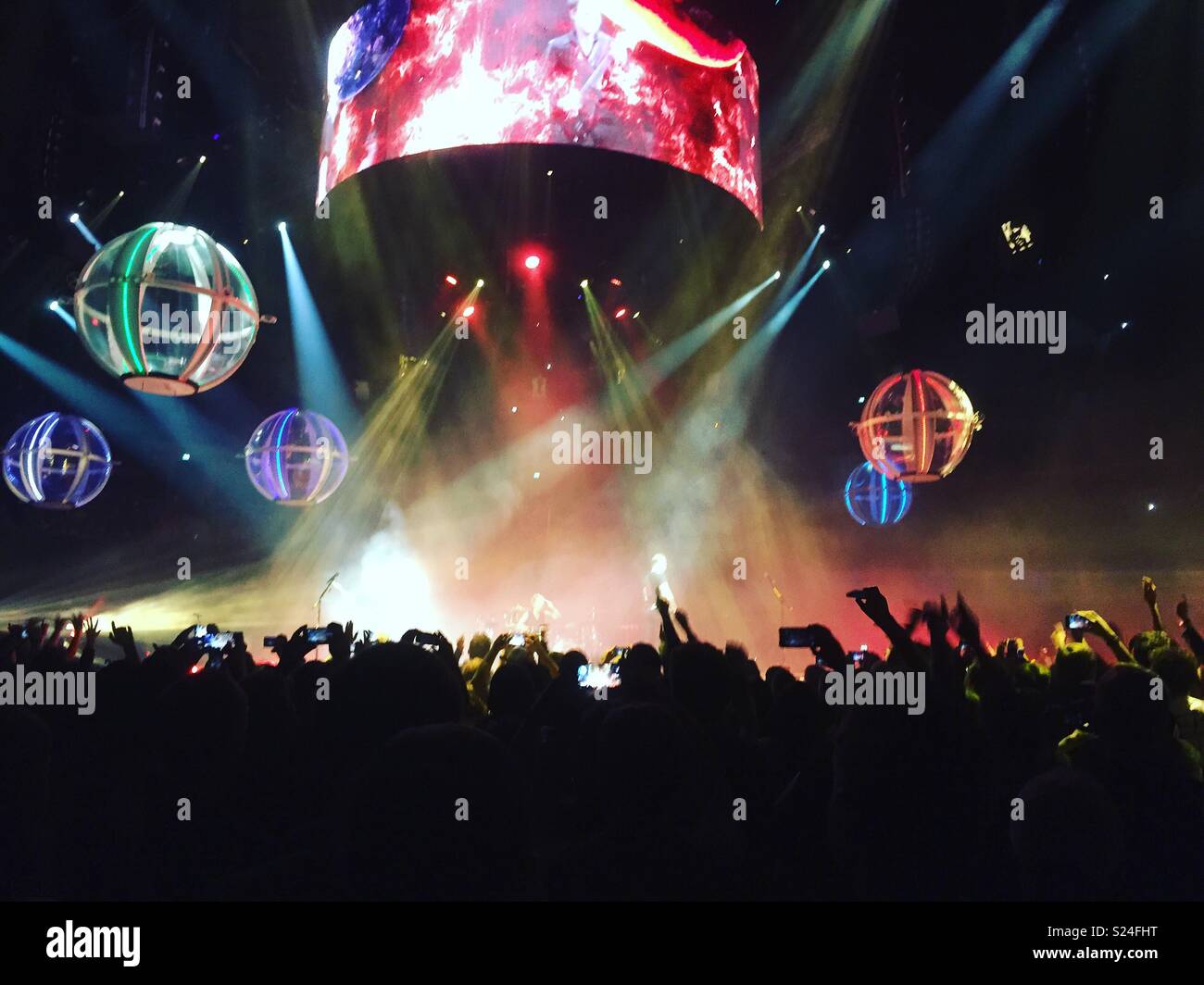 Live glasgow gig hi-res stock photography and images - Alamy