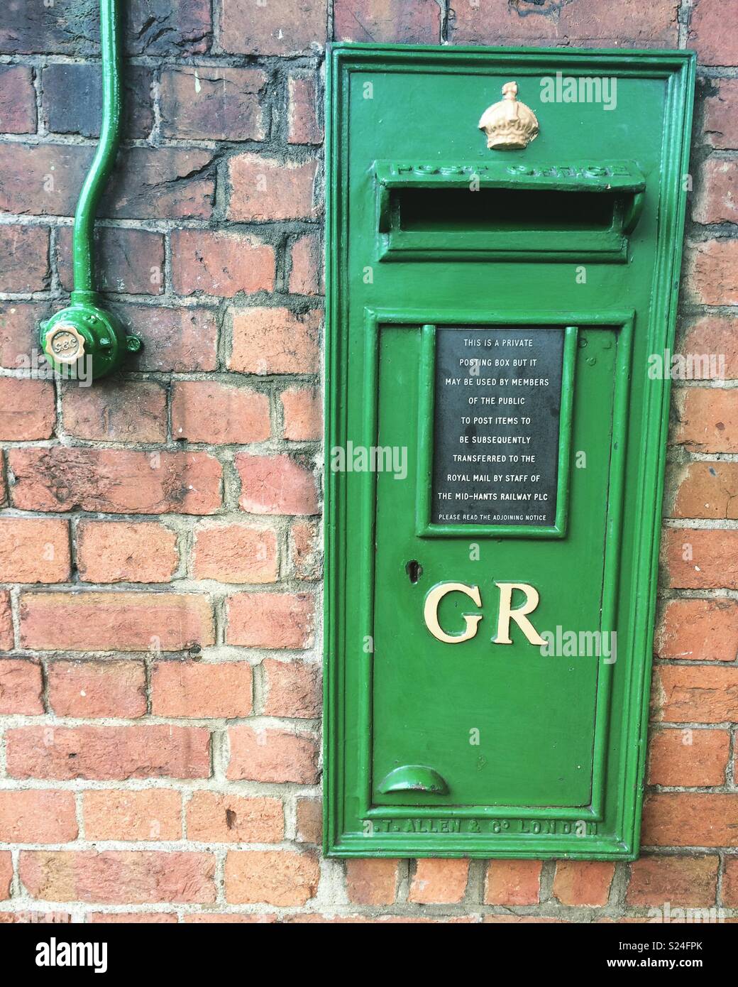 Vintage postbox hi-res stock photography and images - Alamy