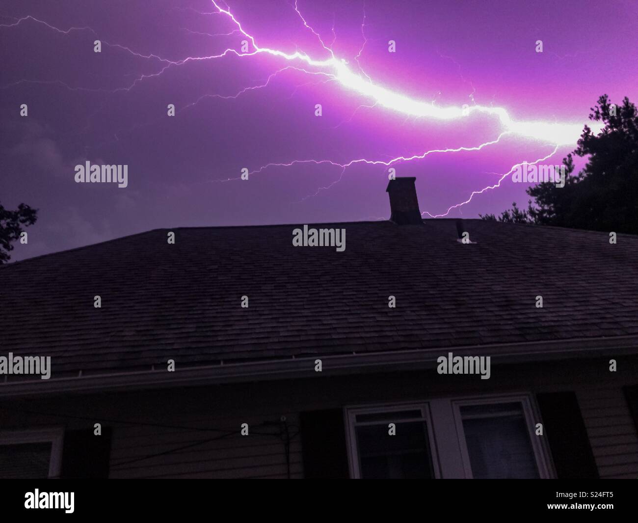 Branching lightning hi-res stock photography and images - Alamy
