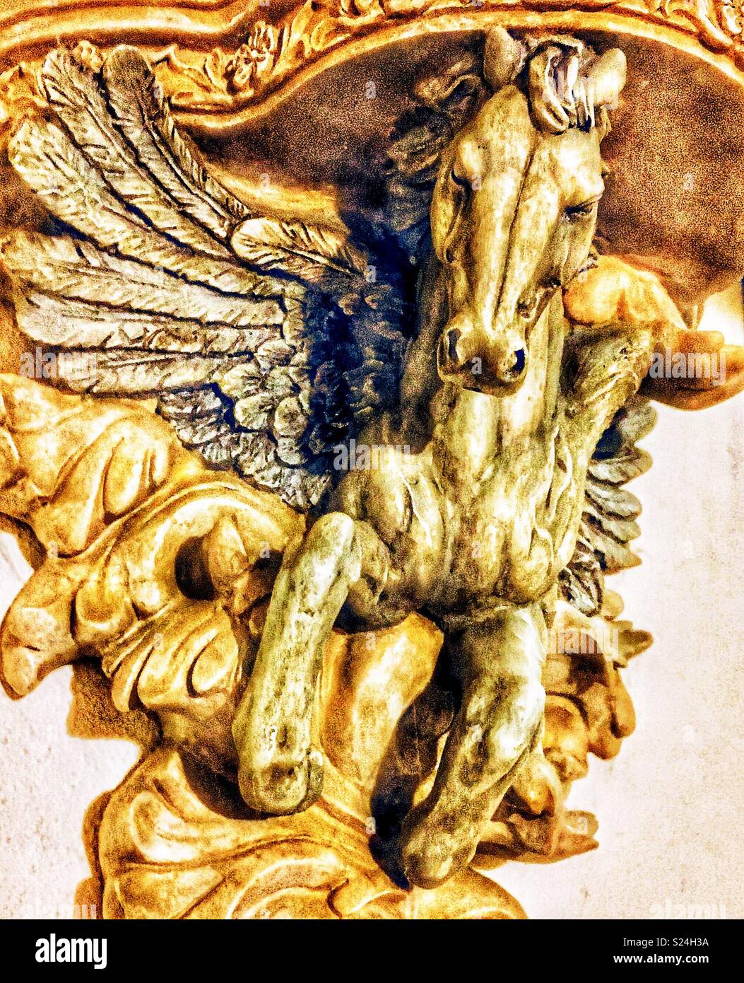Pegasus sculpture hi-res stock photography and images - Alamy