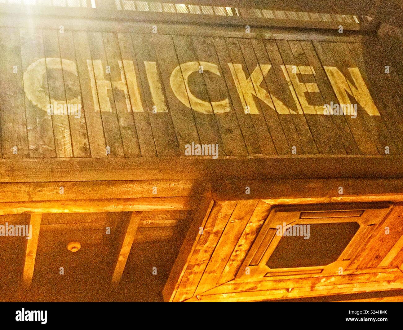 Chicken sign on wood panel Stock Photo - Alamy