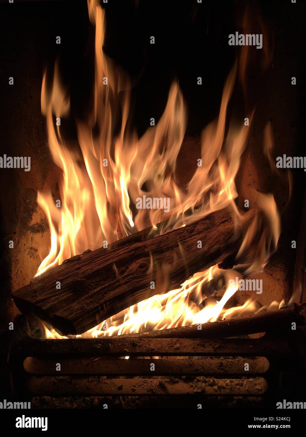 Warm by the fire hi-res stock photography and images - Alamy