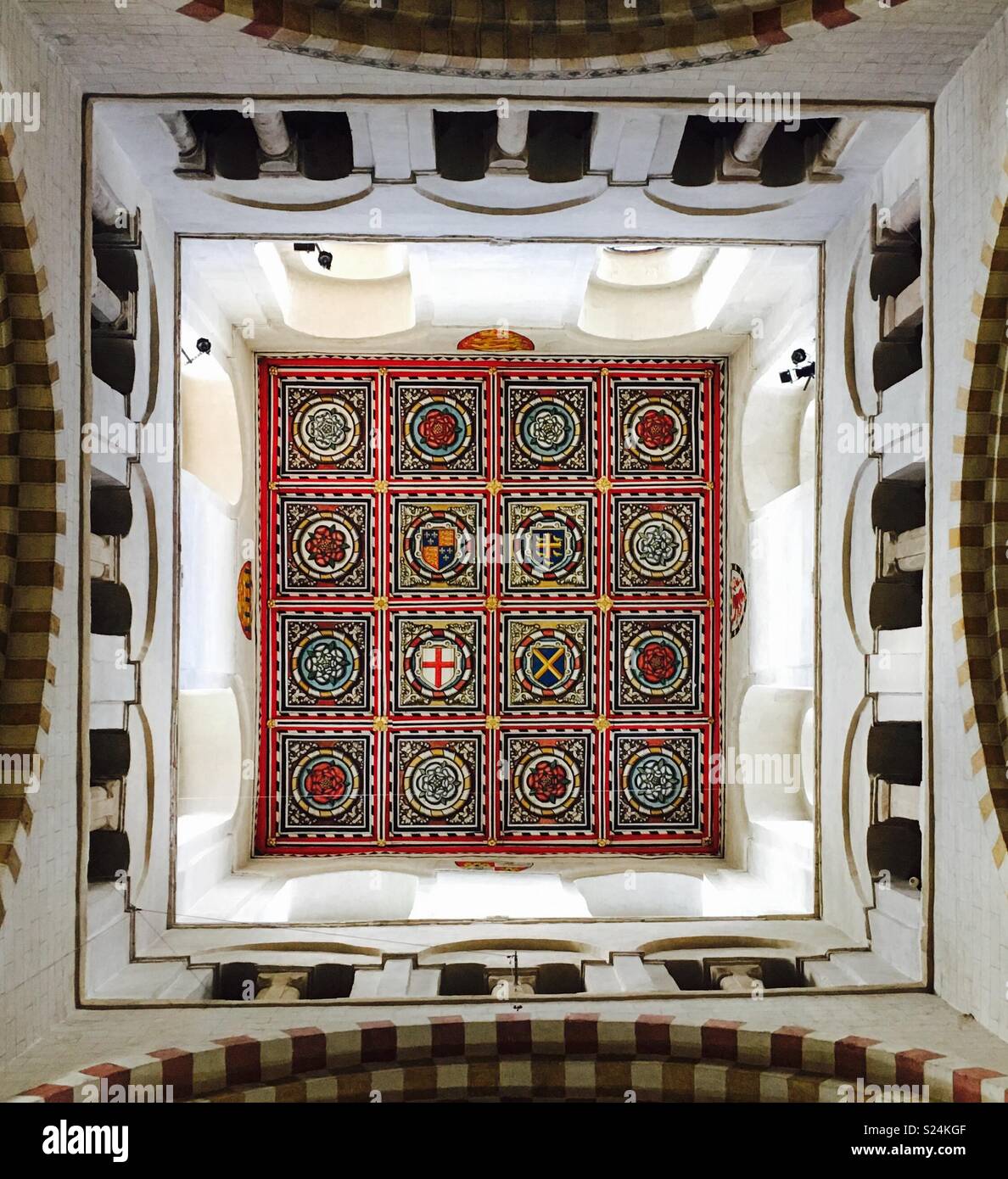 St albans cathedral tower ceiling hi-res stock photography and images ...