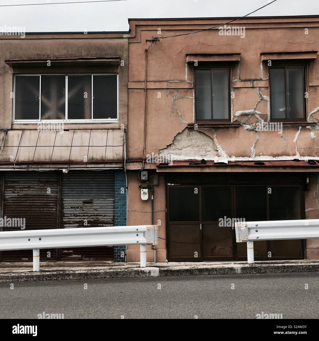 Decrepit buildings hi-res stock photography and images - Alamy