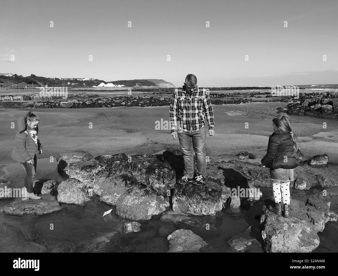 Exploring Rock Pools High Resolution Stock Photography and Images - Alamy