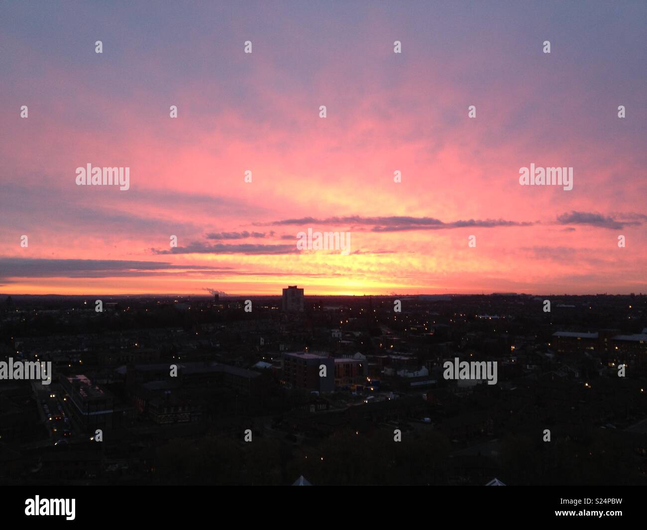 Red sky liverpool hi-res stock photography and images - Alamy