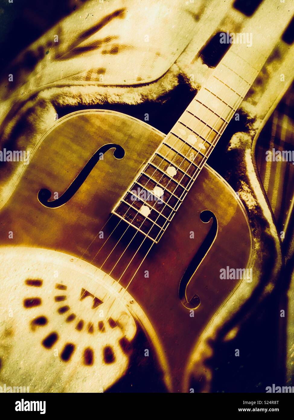 Resonator hi-res stock photography and images - Alamy