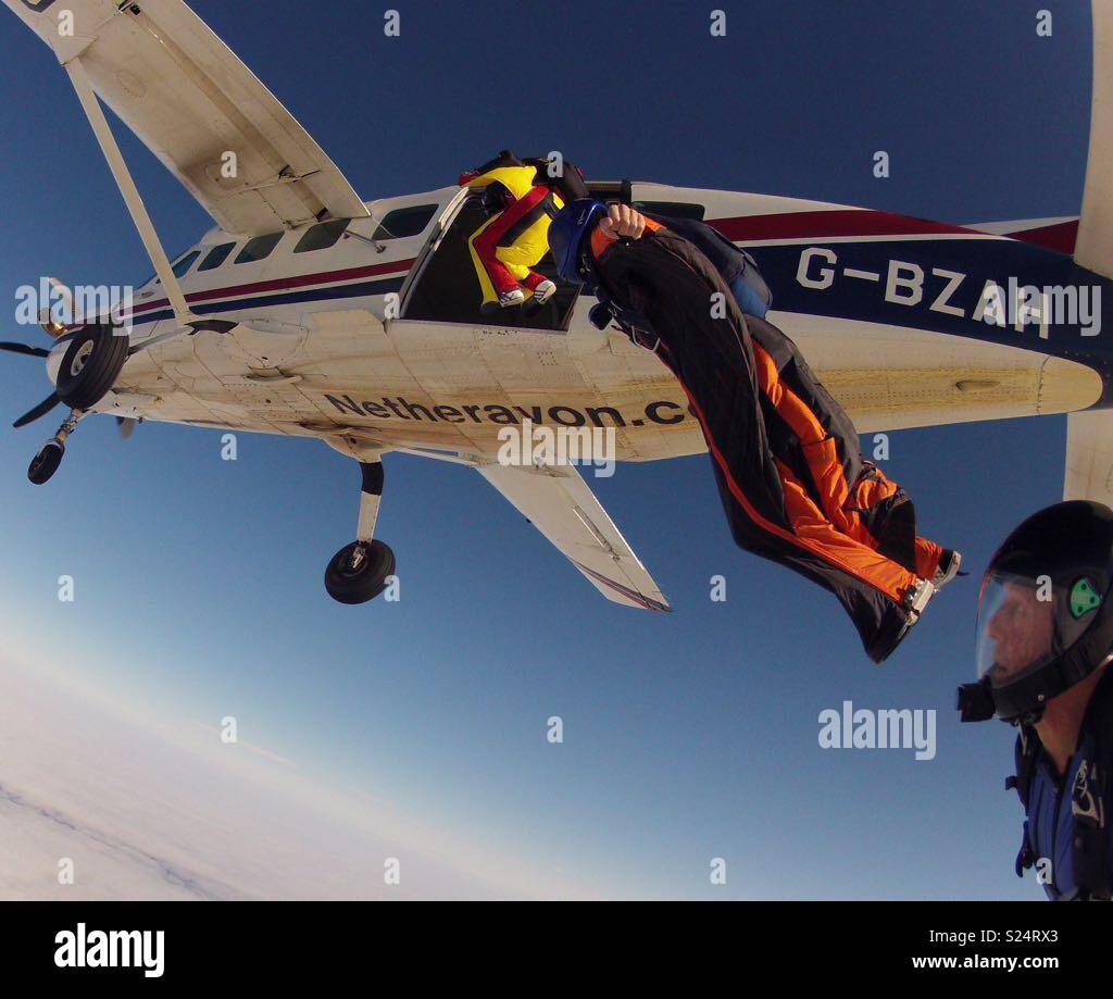 Parachute exit hi-res stock photography and images - Alamy