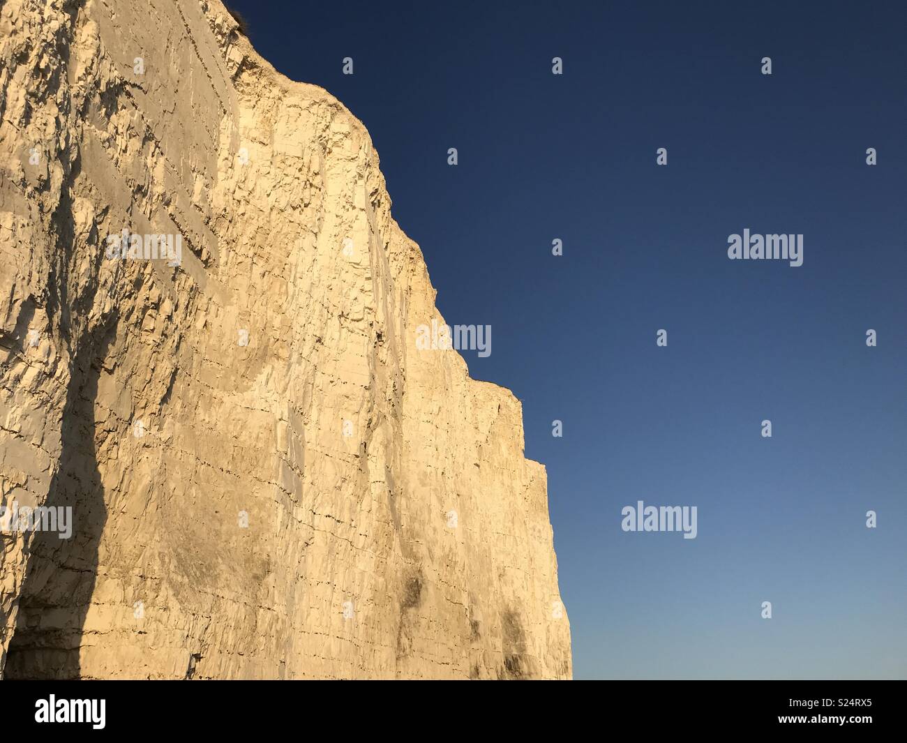 Crumbling chalk cliff hi-res stock photography and images - Alamy