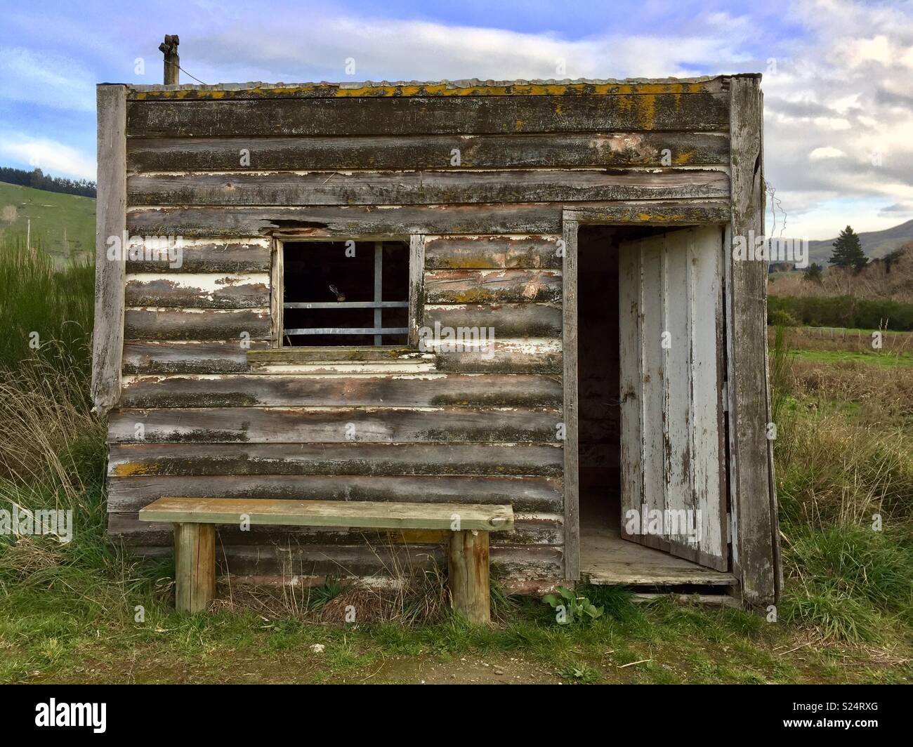Abandoned Hut Stock Photos & Abandoned Hut Stock Images - Alamy