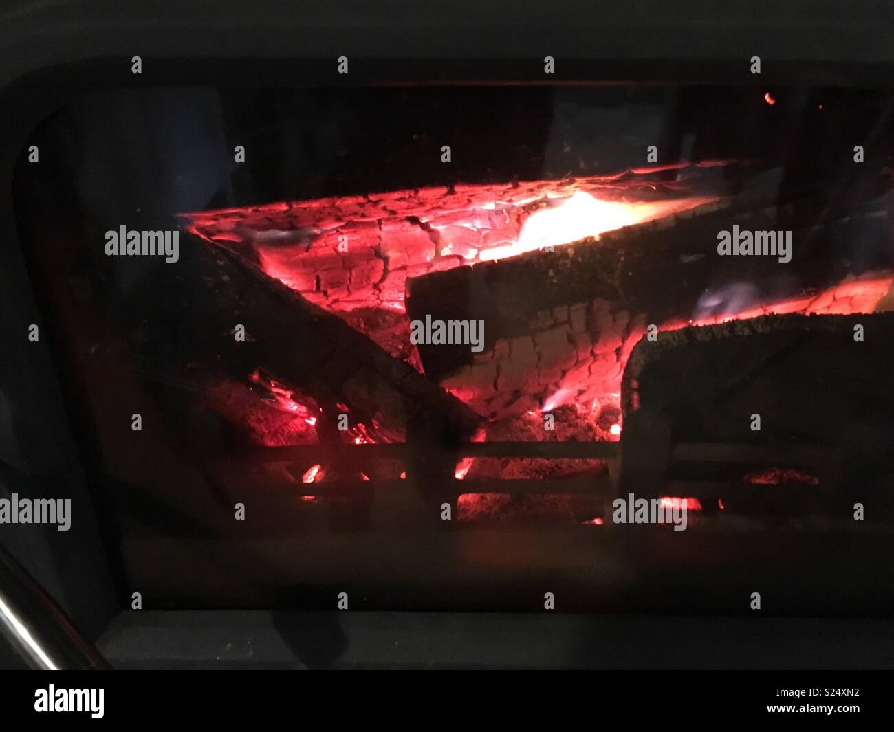 Fire warmth hi-res stock photography and images - Alamy