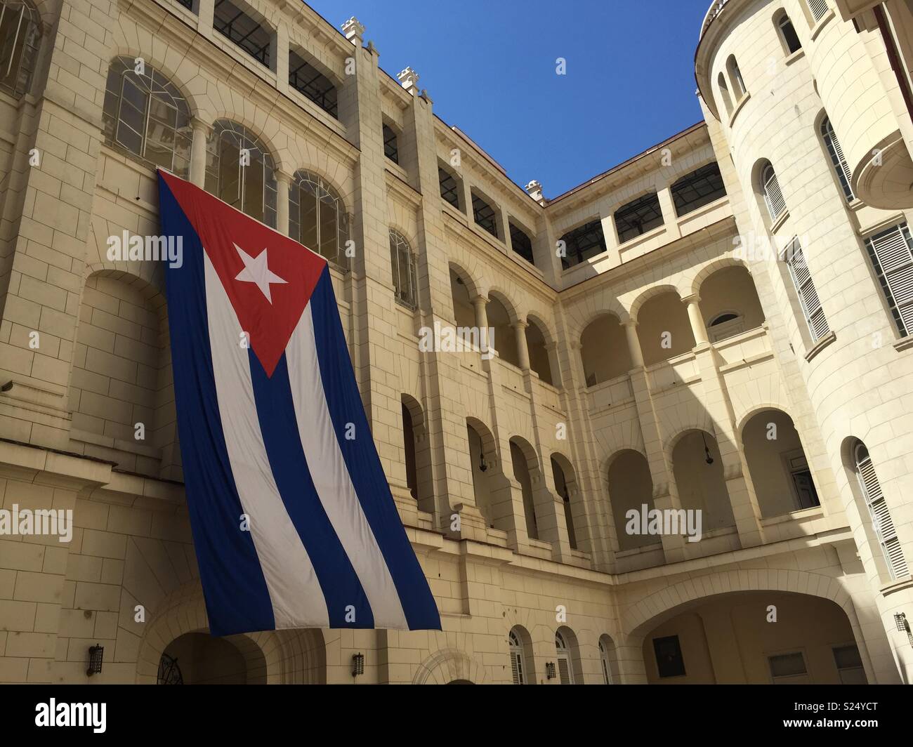 Draped building hi-res stock photography and images - Alamy