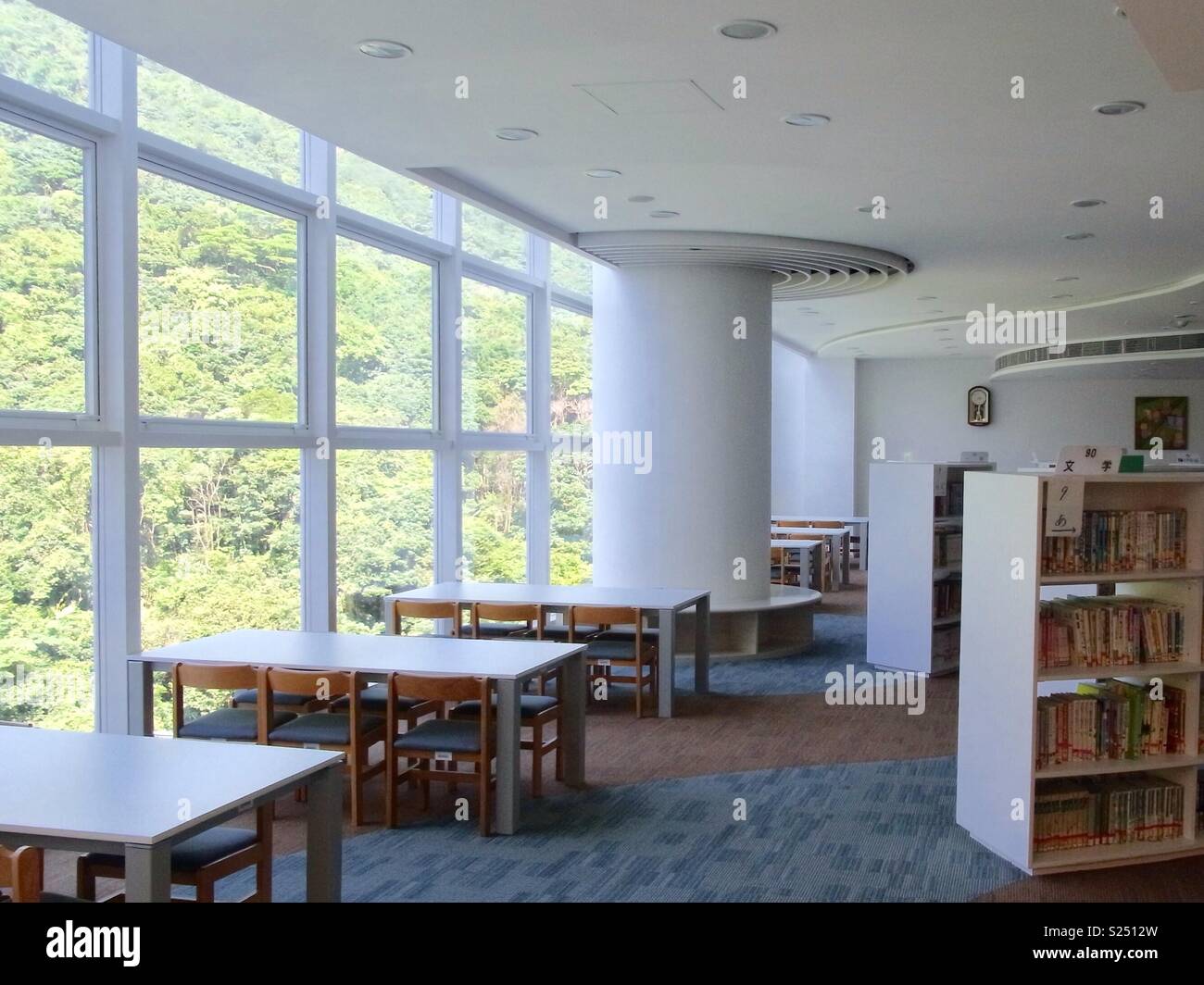 Modern library hi-res stock photography and images - Alamy