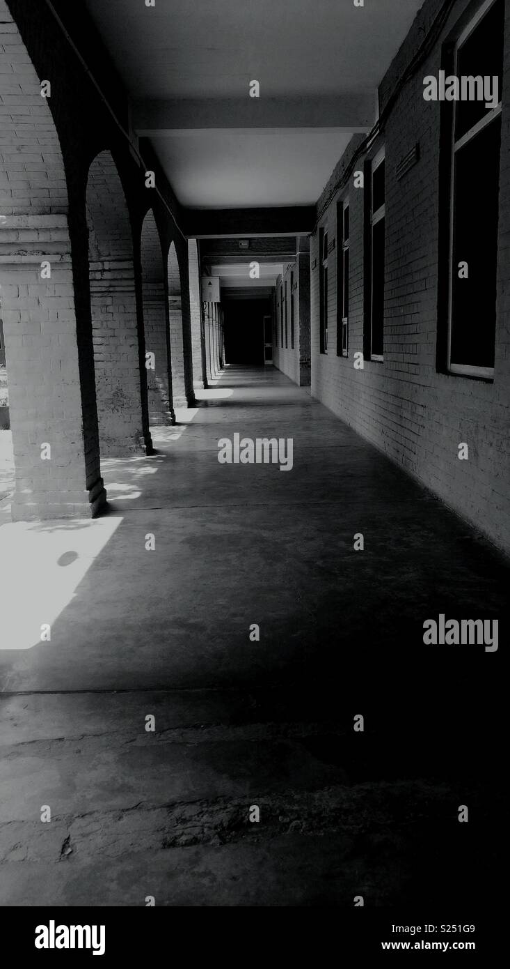 Corridor pillars hi-res stock photography and images - Alamy