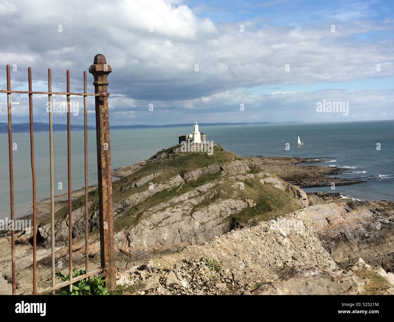 House in the distance hi-res stock photography and images - Alamy
