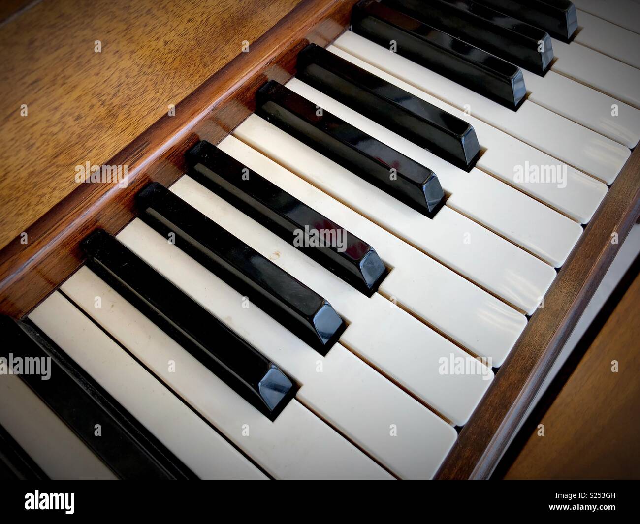Ivory piano keys hi-res stock photography and images - Alamy