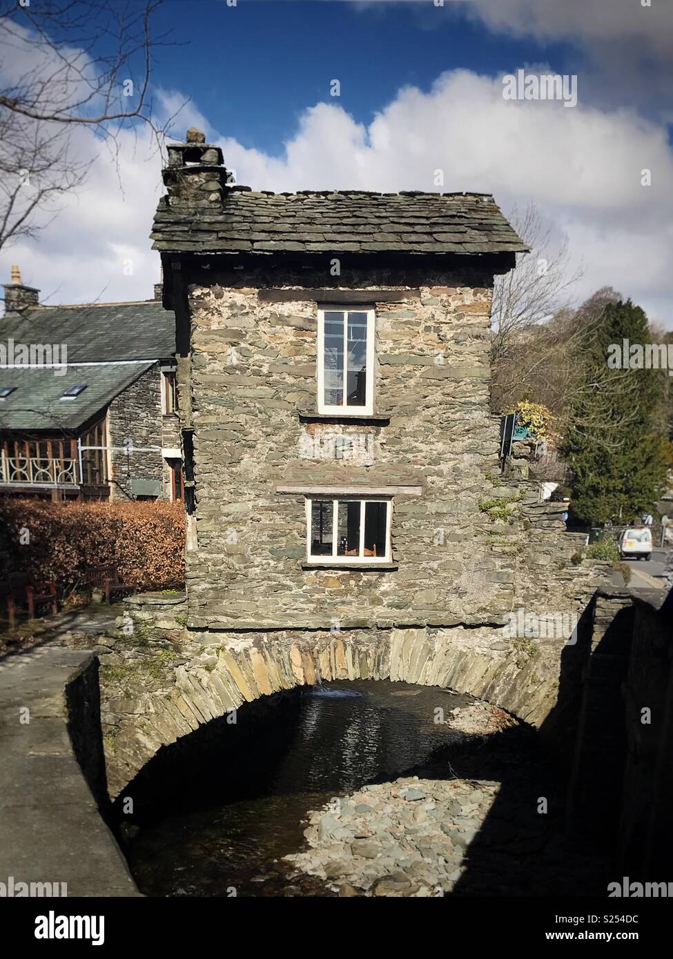 Bridge House Ambleside High Resolution Stock Photography and Images - Alamy