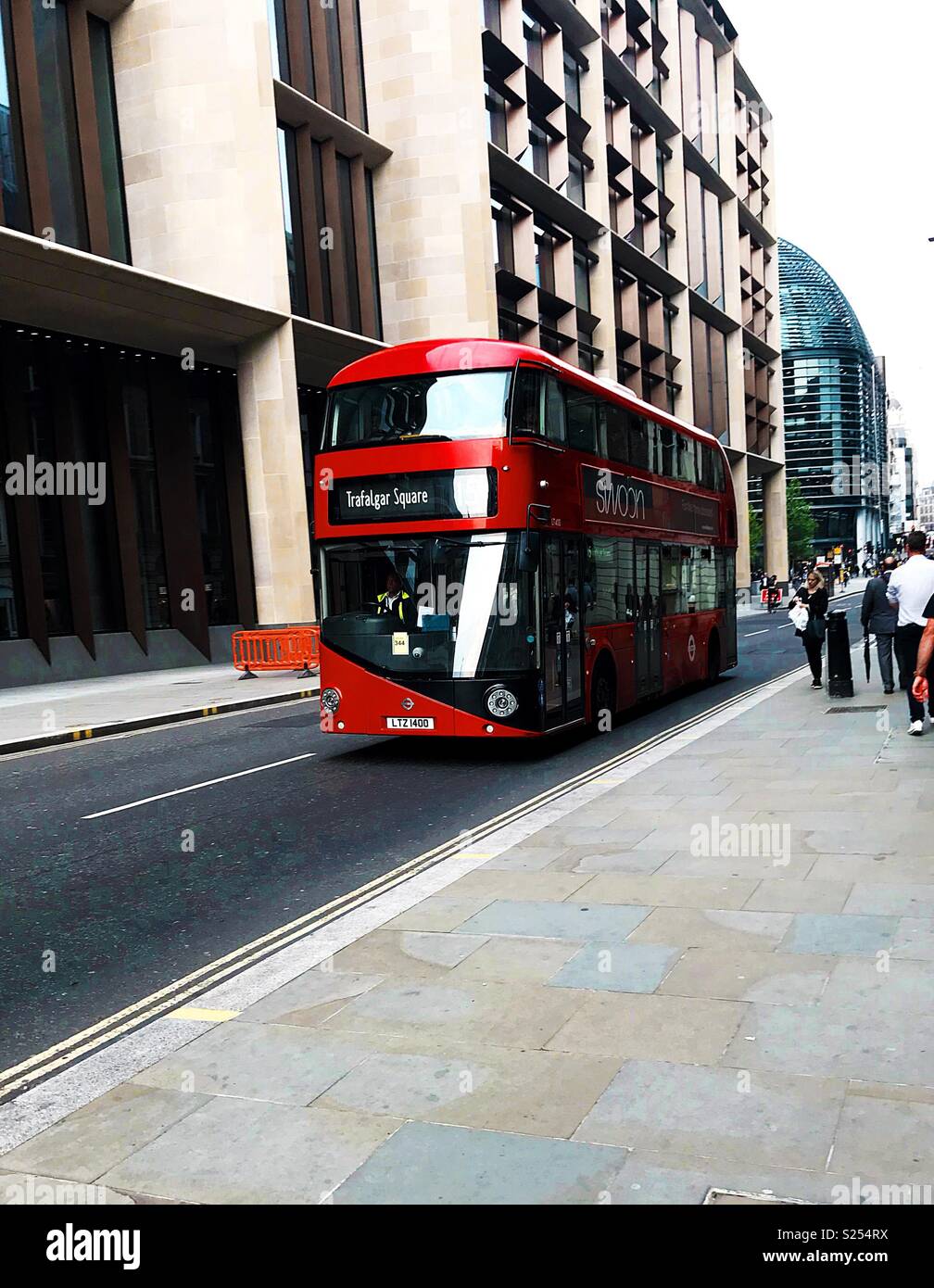 Trafalgar Square Bus, London Stock Photo - Alamy