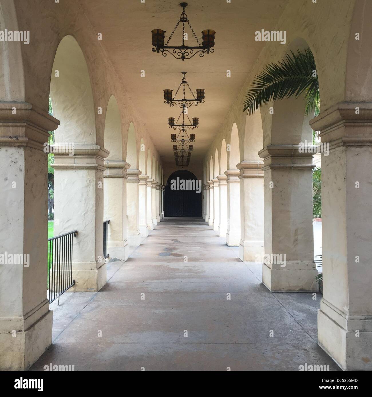 Archway path hi-res stock photography and images - Alamy