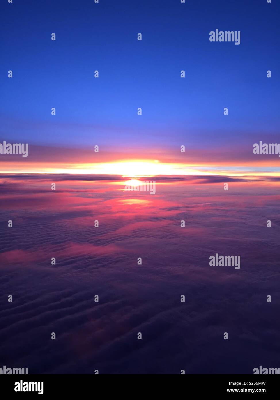 Above clouds sunrise hi-res stock photography and images - Alamy