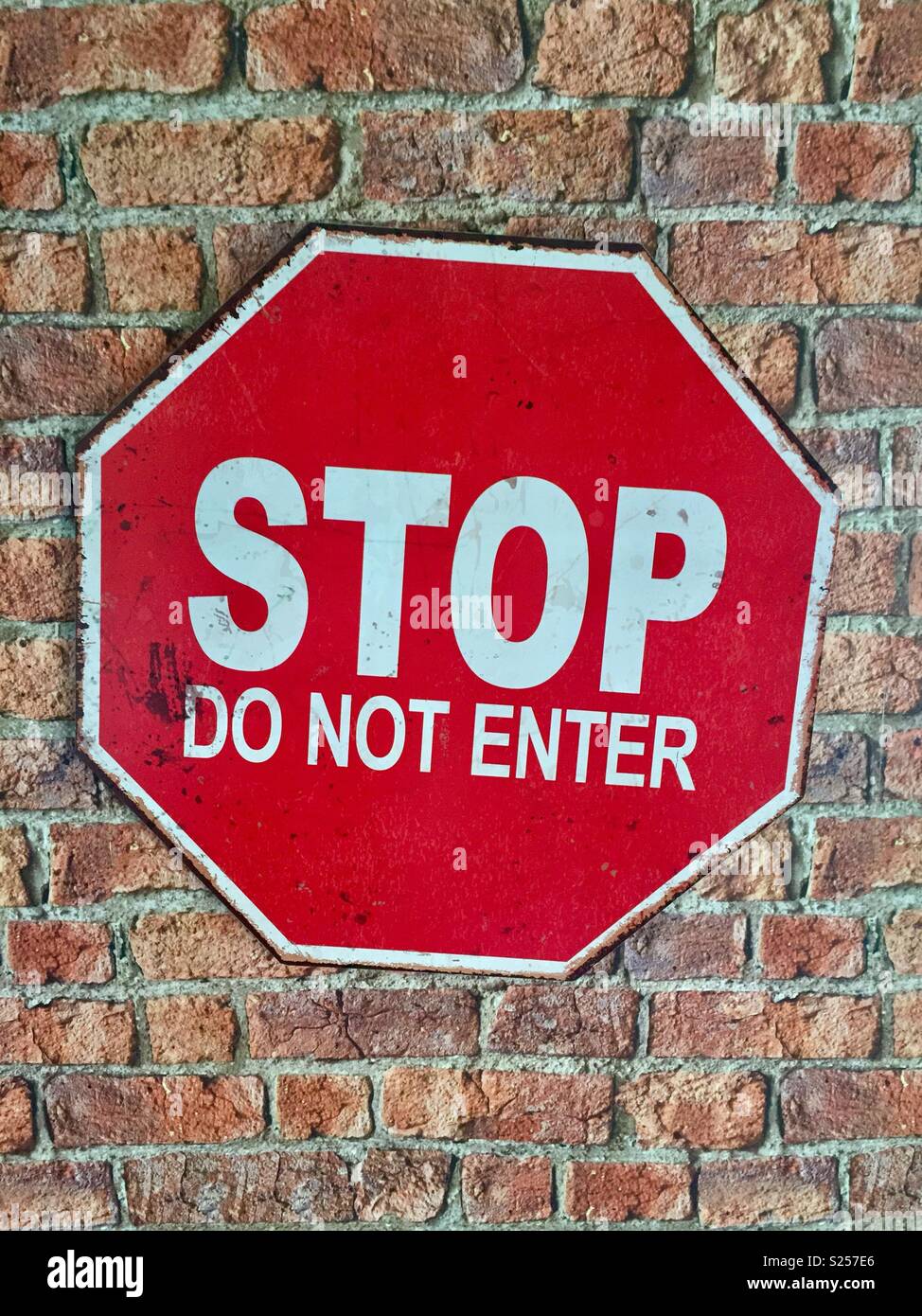 Stop sign stop sign brick hi-res stock photography and images - Alamy