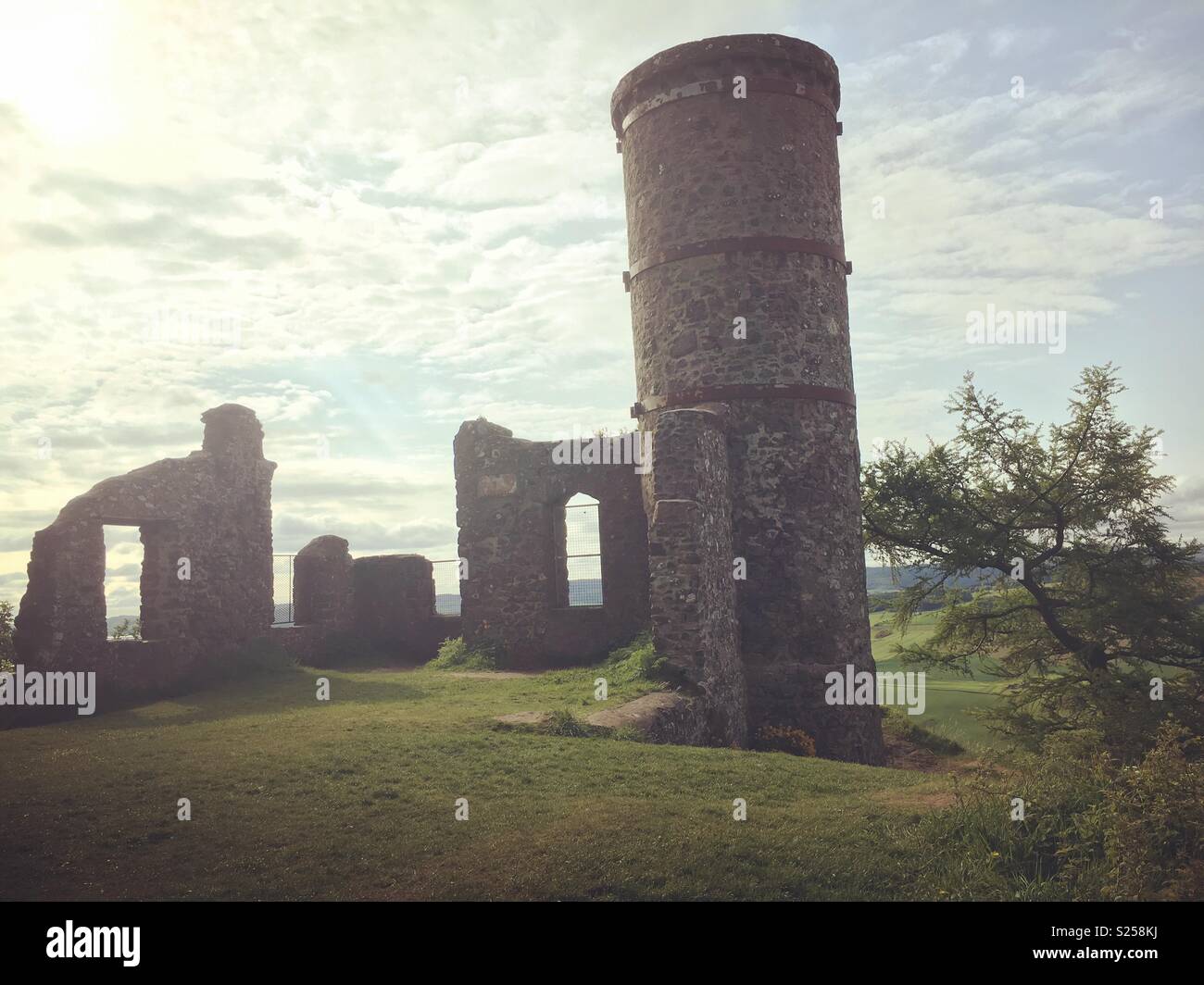 Kinnoull tower folly perth hi-res stock photography and images - Alamy