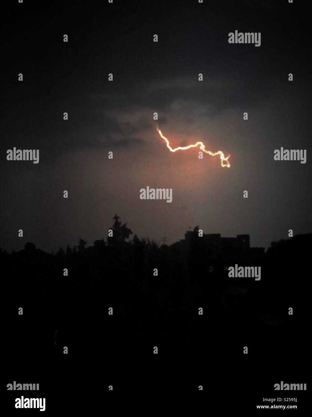 London lightning storm hi-res stock photography and images - Alamy