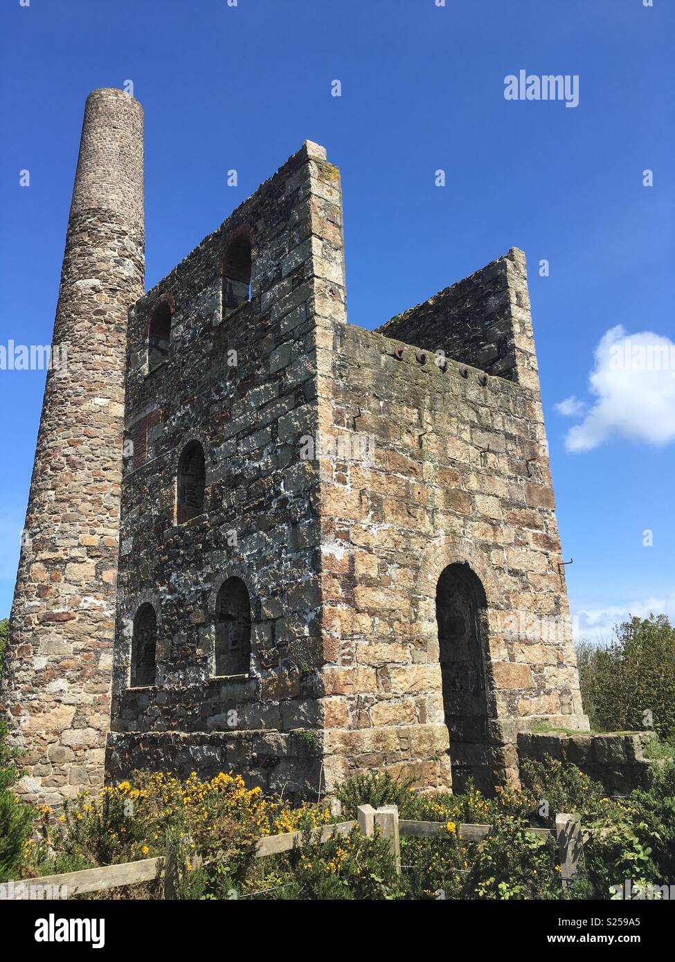 Cornwall engine house Stock Photo - Alamy