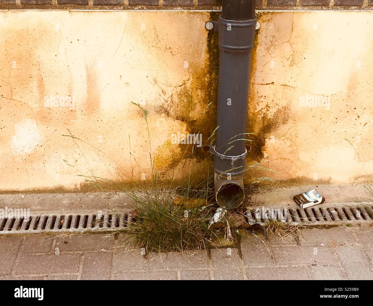 Outside drain hi-res stock photography and images - Alamy