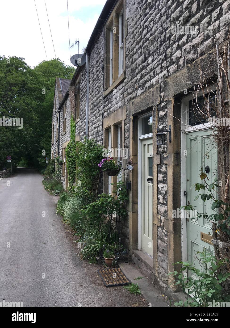 Stone terraced houses hi-res stock photography and images - Alamy
