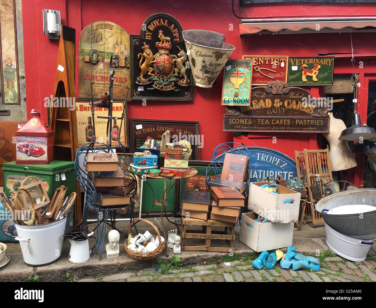 Vintage signs antique market hi-res stock photography and images - Alamy