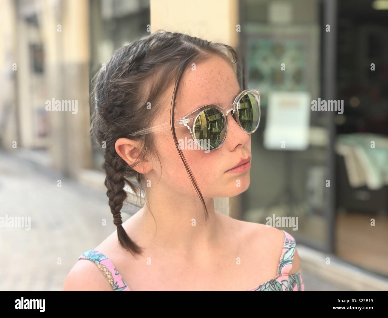 Young sunglasses shades hi-res stock photography and images - Alamy